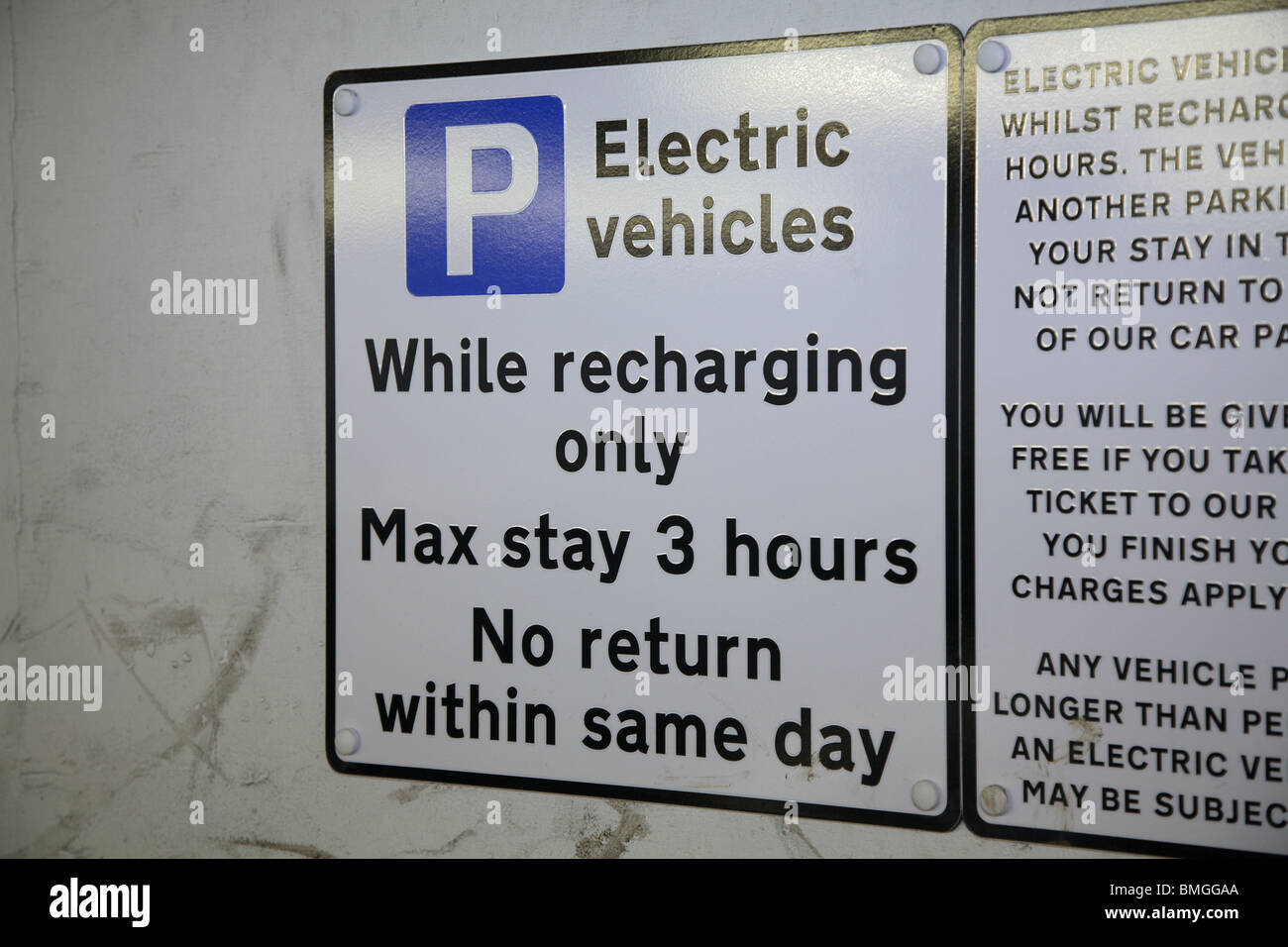 Sign for electric vehicles charging point Stock Photo - Alamy