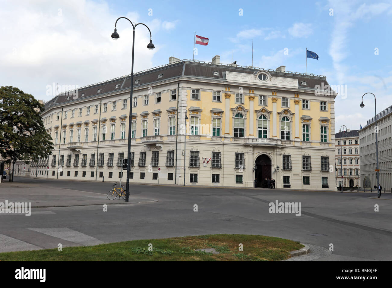 Federal chancellery vienna hi-res stock photography and images - Alamy