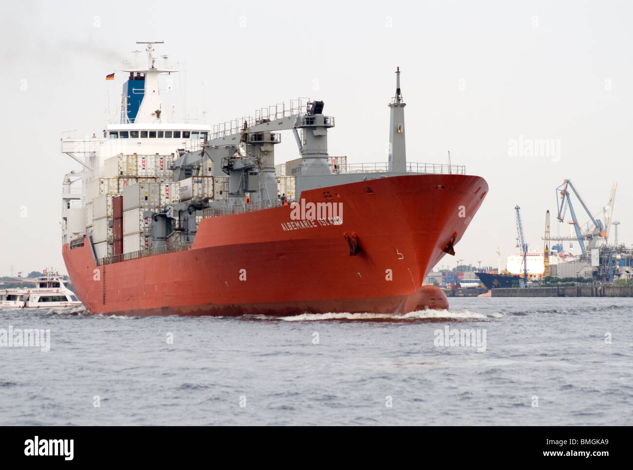 Small container ships hi-res stock photography and images - Alamy