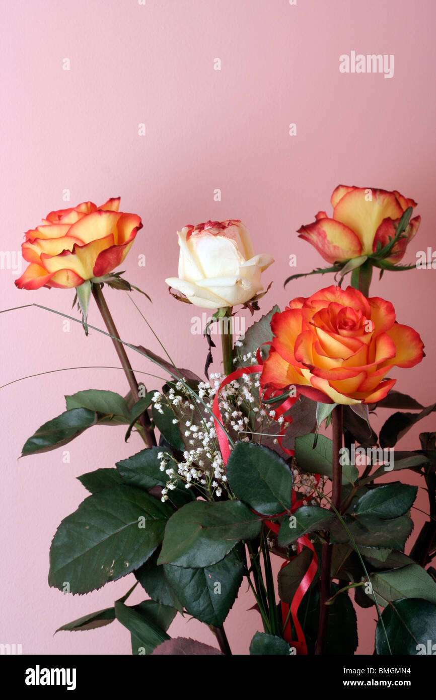 Bouquet of beautiful fresh roses Stock Photo - Alamy