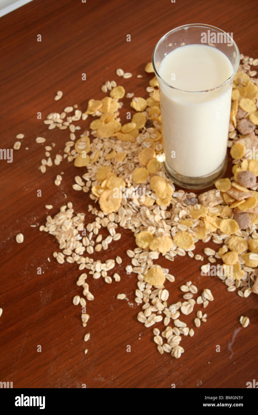 Healthy morning meal: corn flakes Stock Photo - Alamy