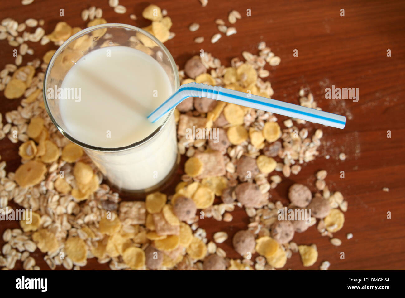 Healthy morning meal: corn flakes Stock Photo - Alamy