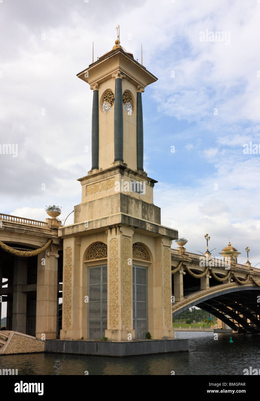 The Seri Gemilang Bridge in Putrajaya, Malaysia Stock Photo - Alamy