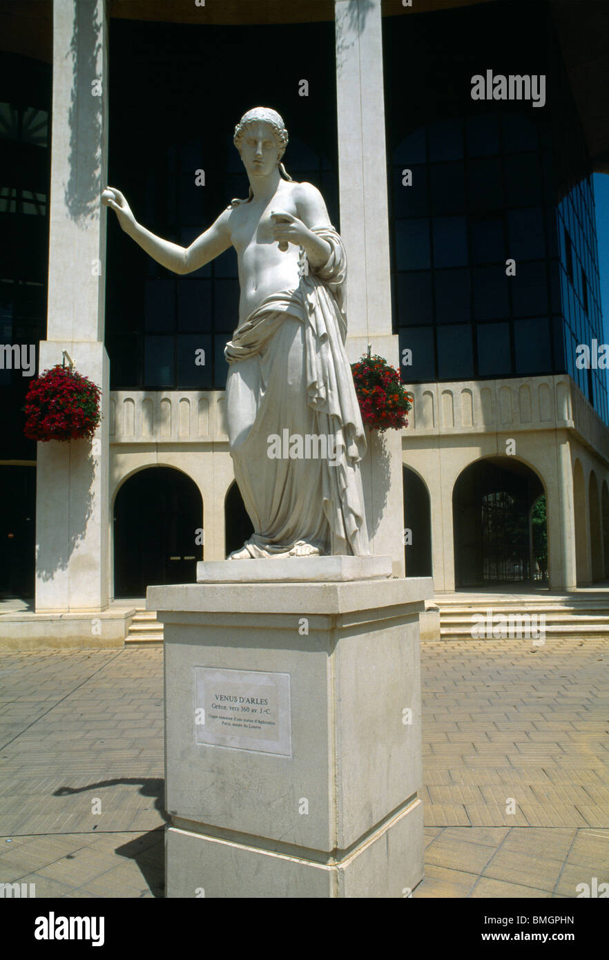 Antigone statue hi-res stock photography and images - Alamy