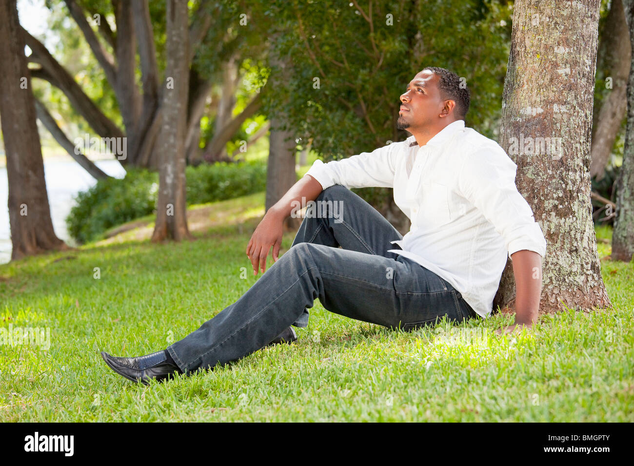 African man leaning against tree hi-res stock photography and images ...