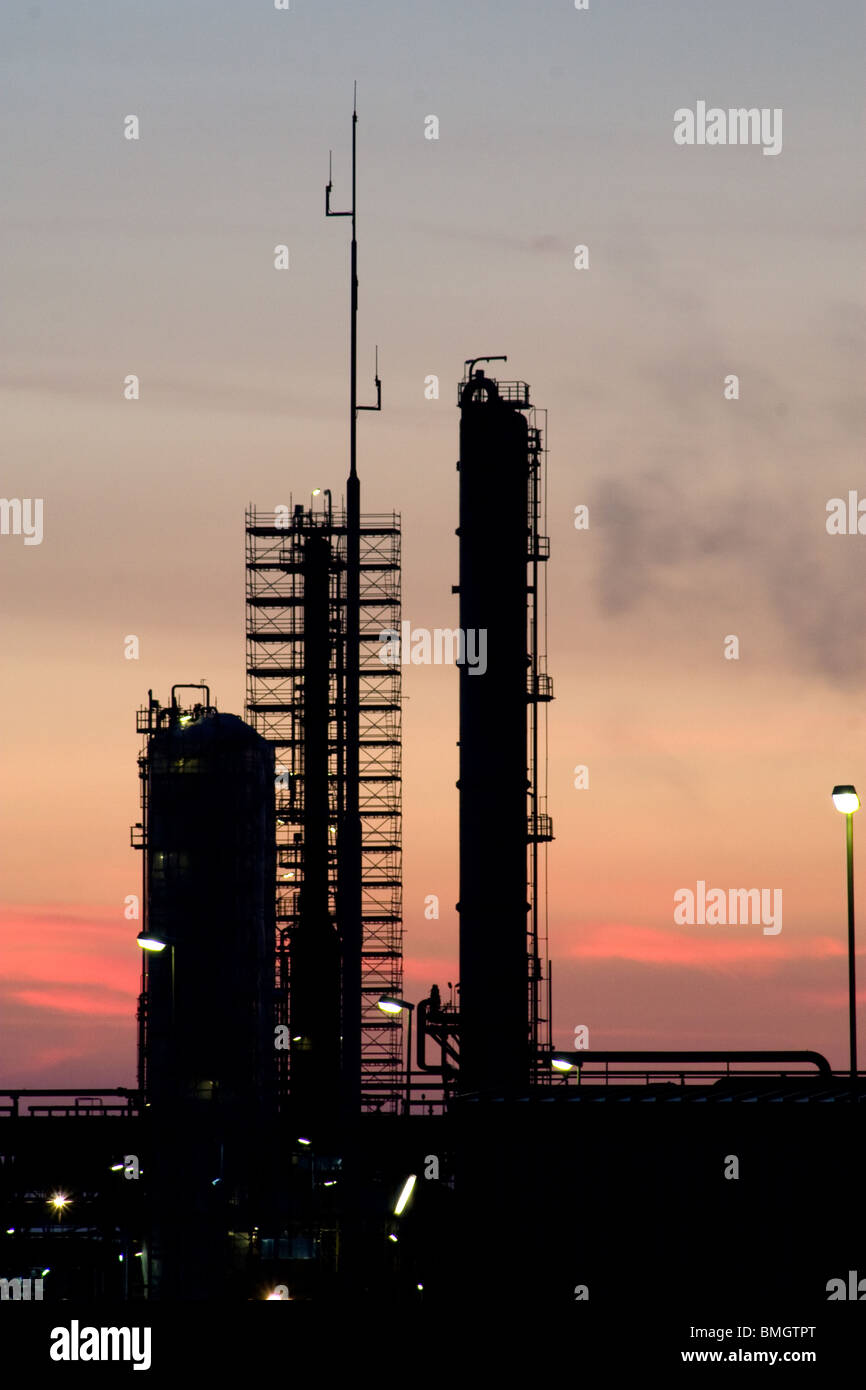 Crude distillation tower hi-res stock photography and images - Alamy