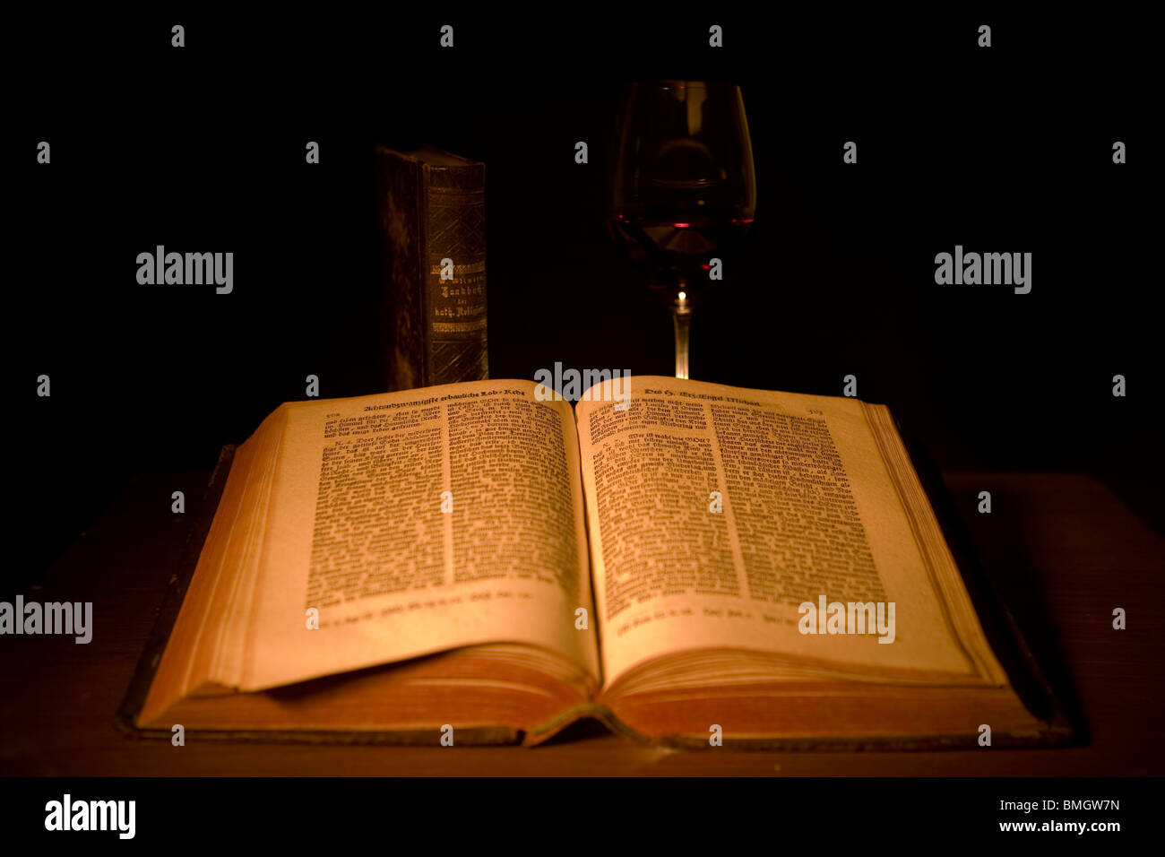 Open book standing up hi-res stock photography and images - Alamy