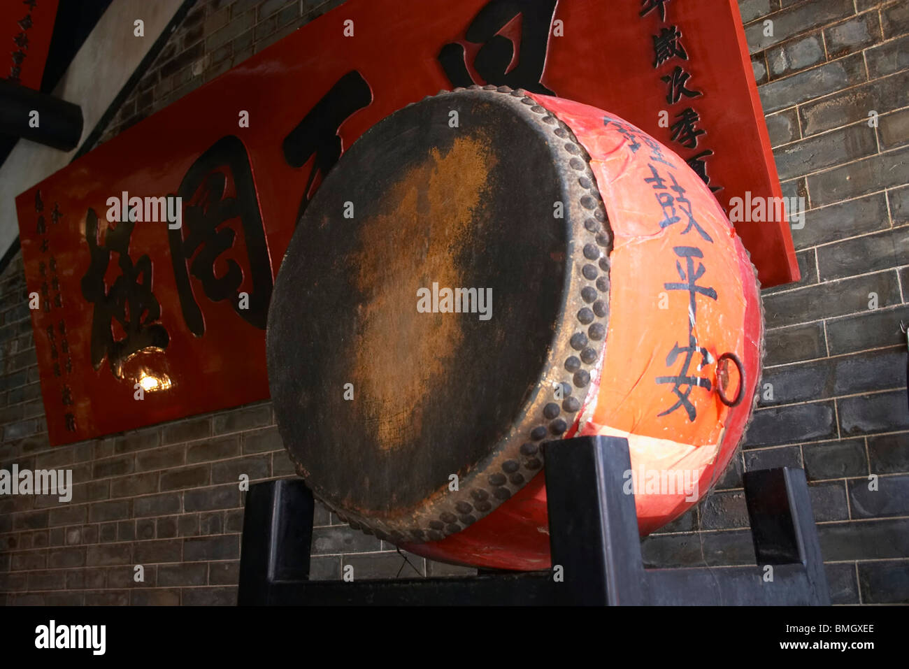 Chinese drum at temple entrance Stock Photo - Alamy