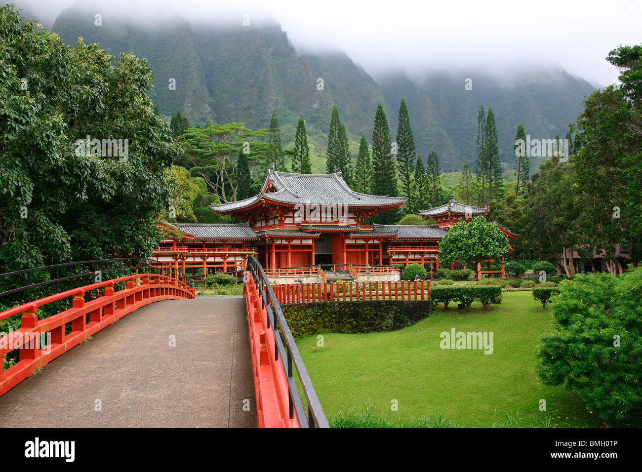 Byodo-In Temple, Valley of the Temples, Oahu, Hawaii, USA Stock Photo ...