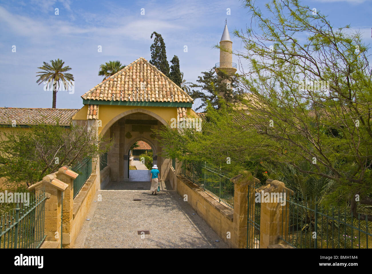 Hala Sultan Tekkesi Mosque, salt lake, Larnaka, Cyprus Stock Photo - Alamy