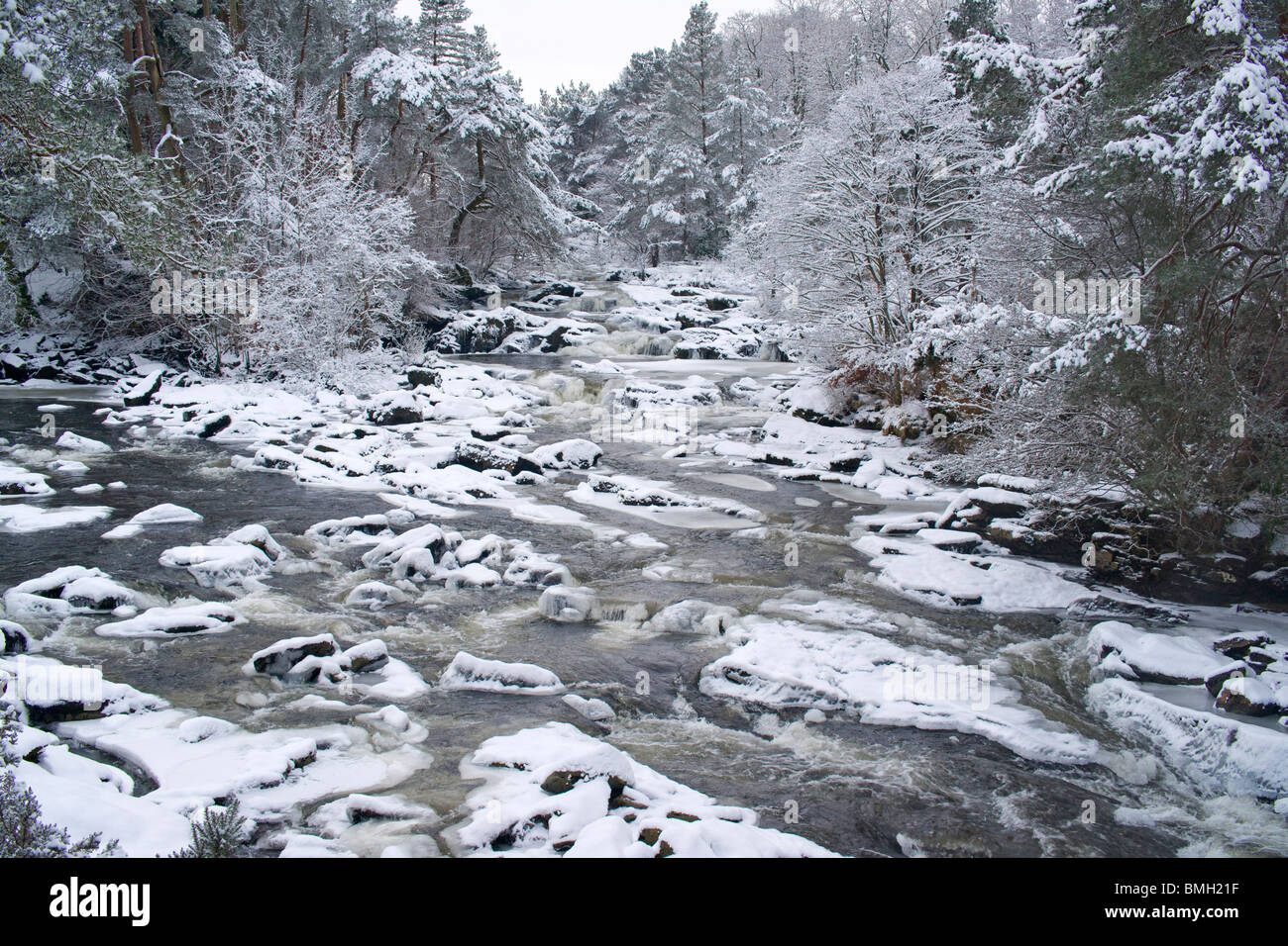 Winter falls of dochart hi-res stock photography and images - Alamy