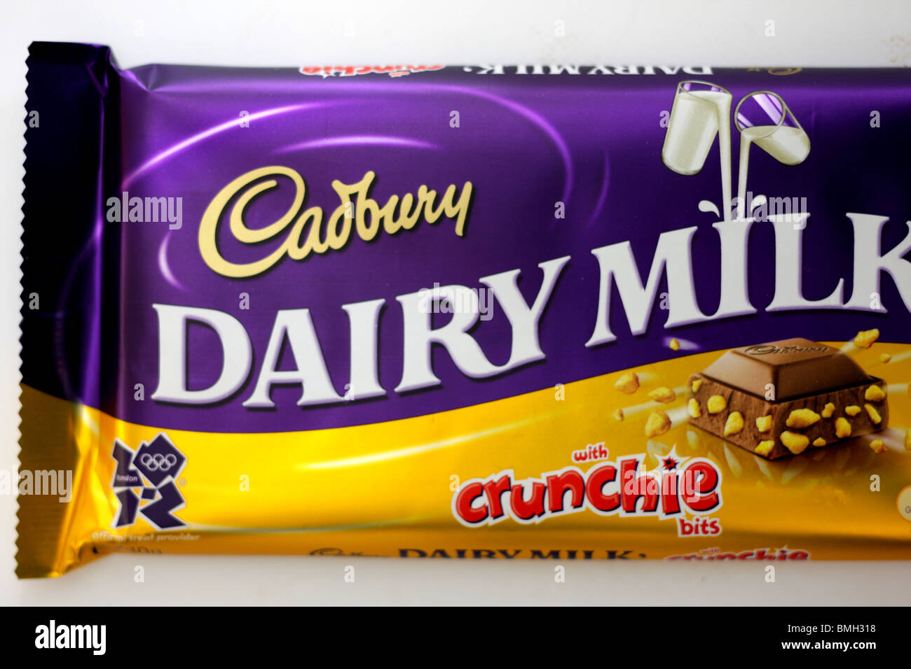 Cadburys Dairy Milk Crunchie Chocolate Bar Stock Photo - Alamy
