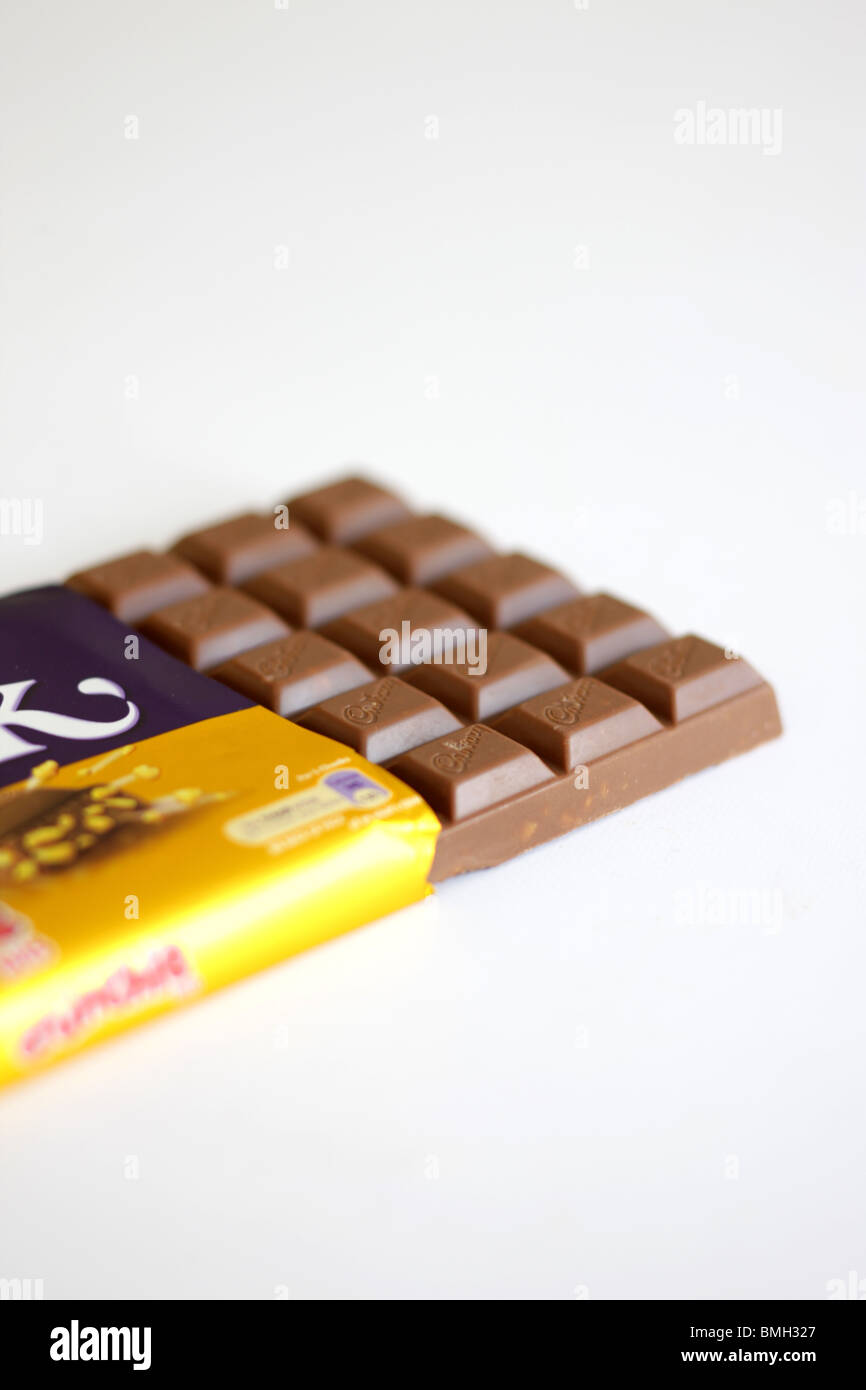 Cadburys Dairy Milk Crunchie Chocolate Bar Stock Photo - Alamy