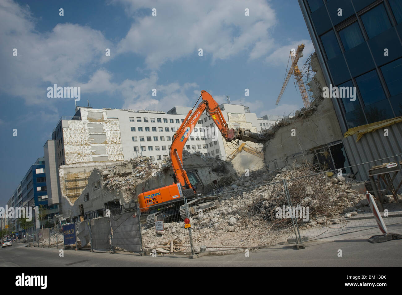Concrete building demolition hi-res stock photography and images - Alamy