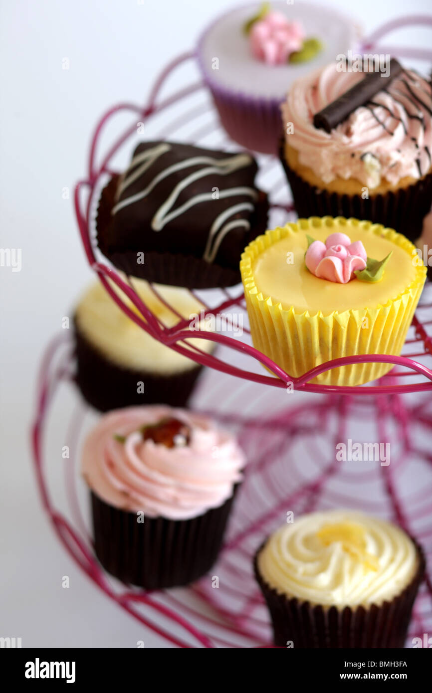 Iced layer cake hi-res stock photography and images - Alamy