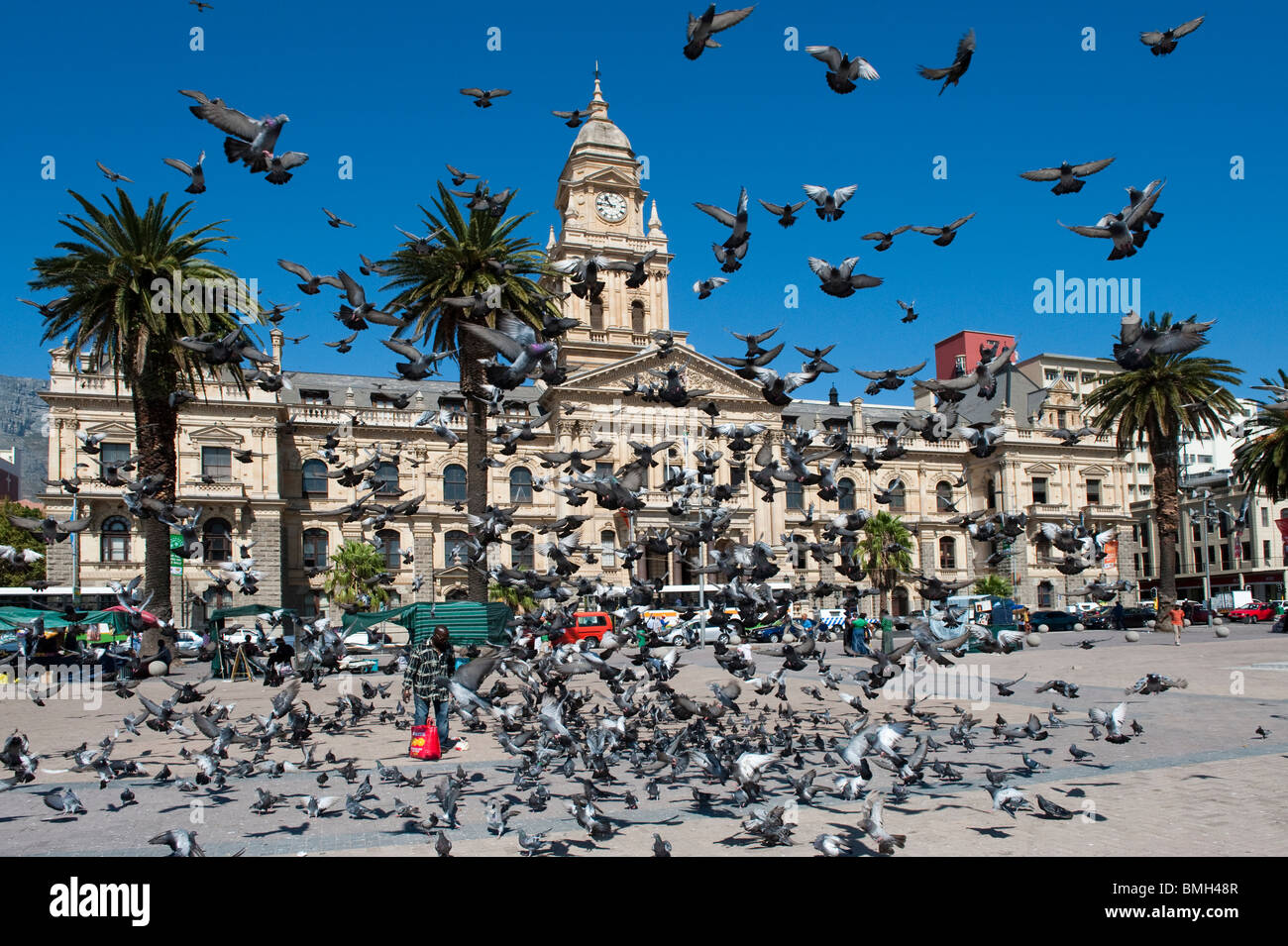 Cape town city hall and grand parade in cape town hi-res stock ...