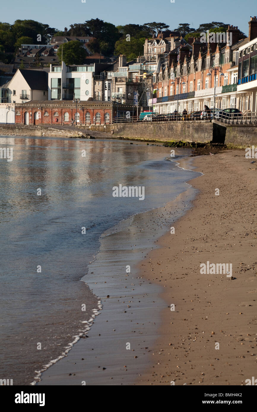 Swanage beach and sea wall in the early morning sunlight Stock Photo ...