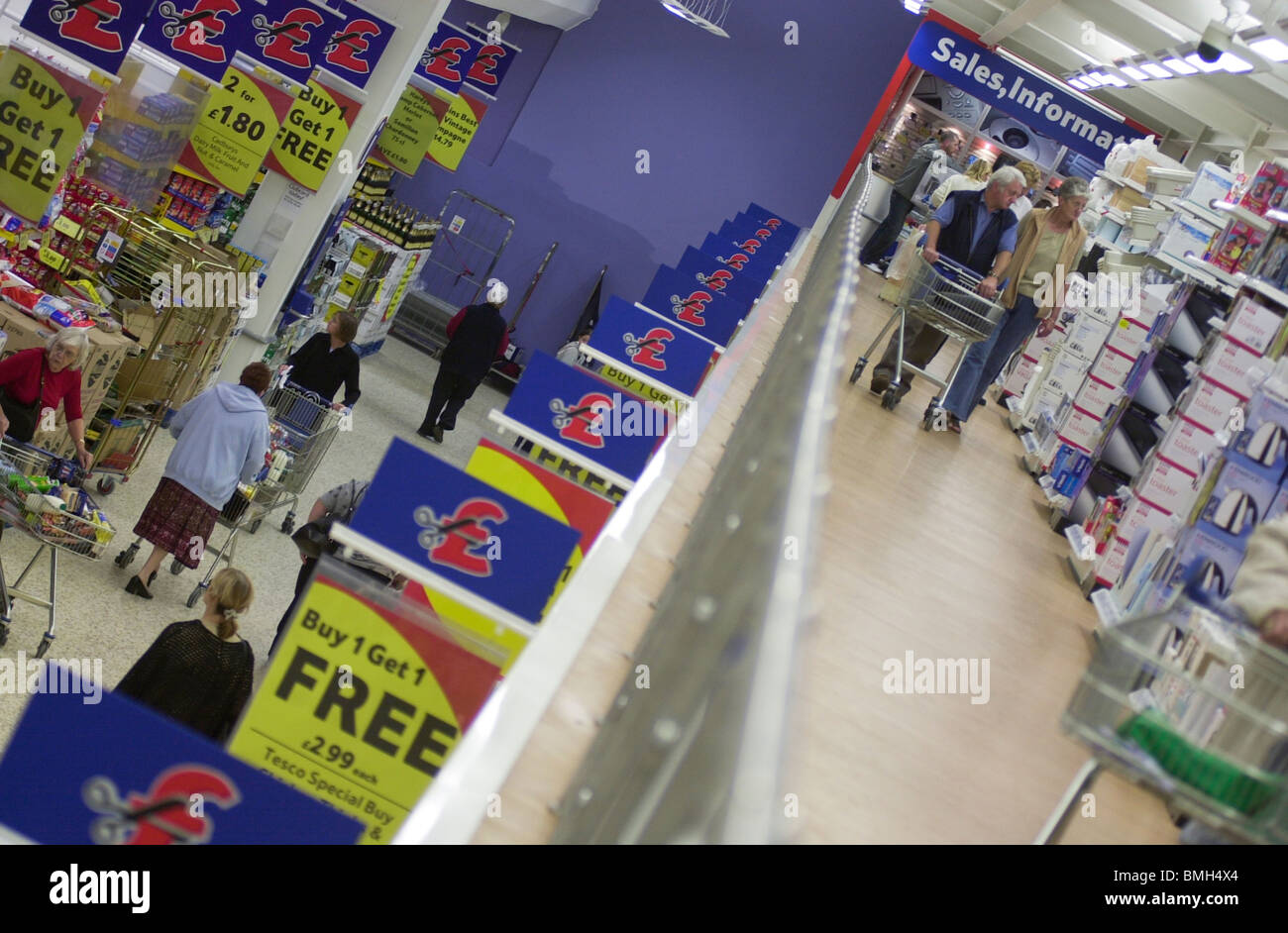 Tescos aisle hi-res stock photography and images - Alamy