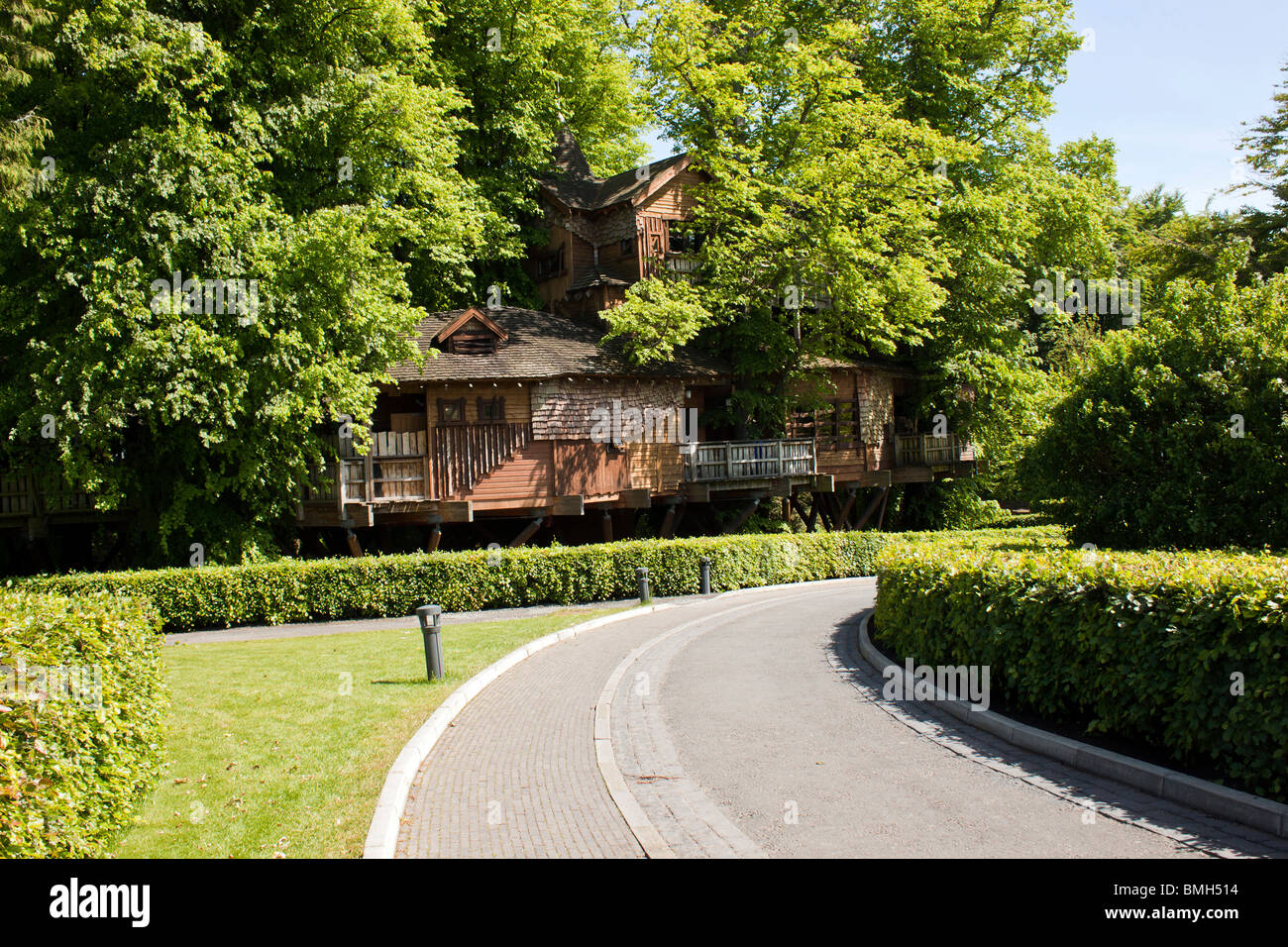 The Treehouse Restaurant High Resolution Stock Photography and Images ...