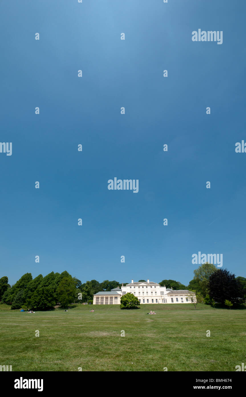 House and wide hi-res stock photography and images - Alamy