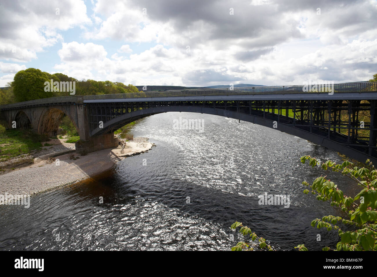 Old Spey Bridge Fochabers, Morayshire, Nr Elgin, Scotland Stock Photo ...