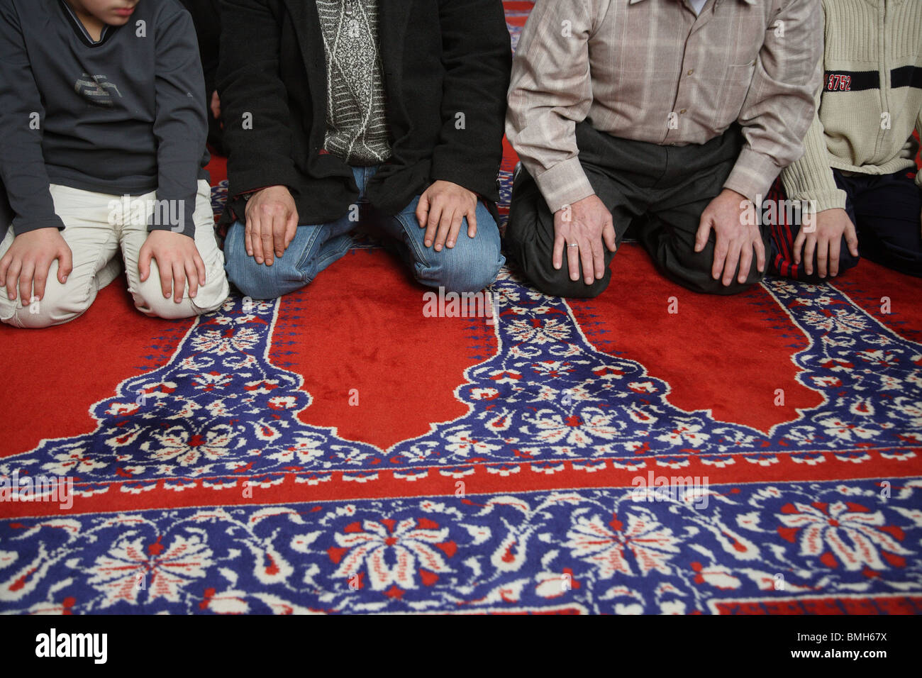 Muslim community mosque hi-res stock photography and images - Alamy