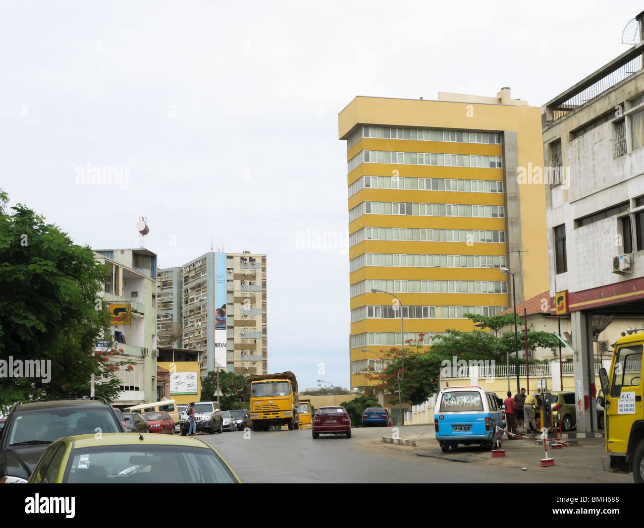 Buildings in Luanda Stock Photo - Alamy