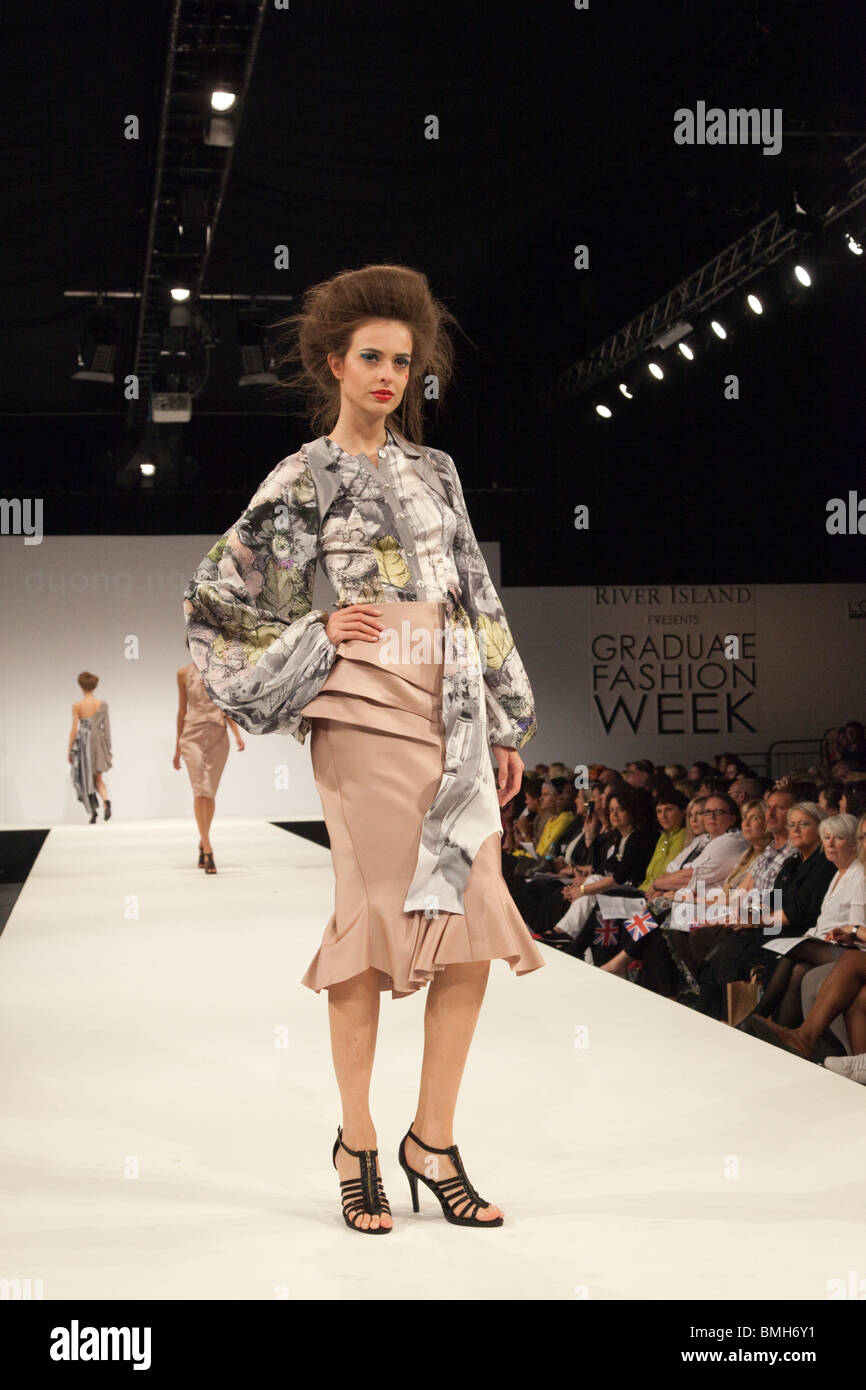 Graduate Fashion Week 2010 , fashion design by graduate students from ...