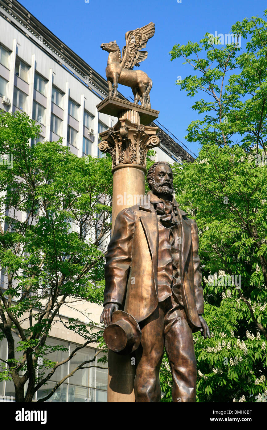 Statue walt whitman poet hi-res stock photography and images - Alamy