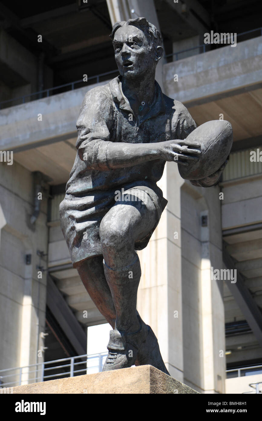 Twickenham statue stadium hi-res stock photography and images - Alamy