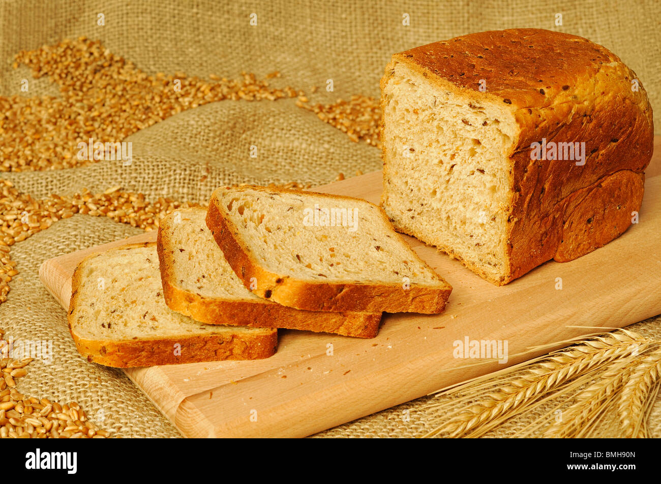 Sliced brown bread close hi-res stock photography and images - Alamy
