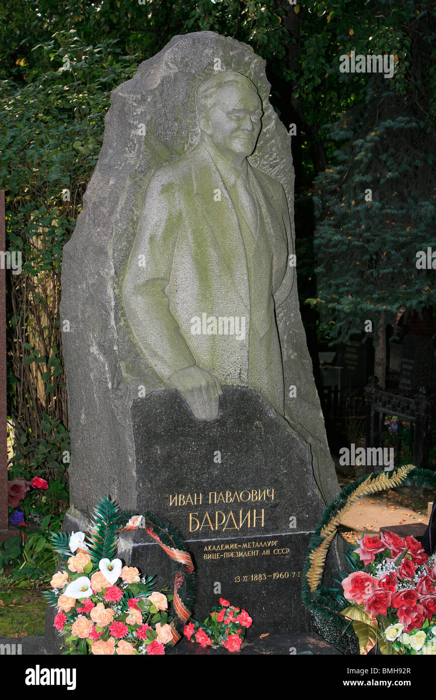 Novodevichy cemetery hi-res stock photography and images - Alamy