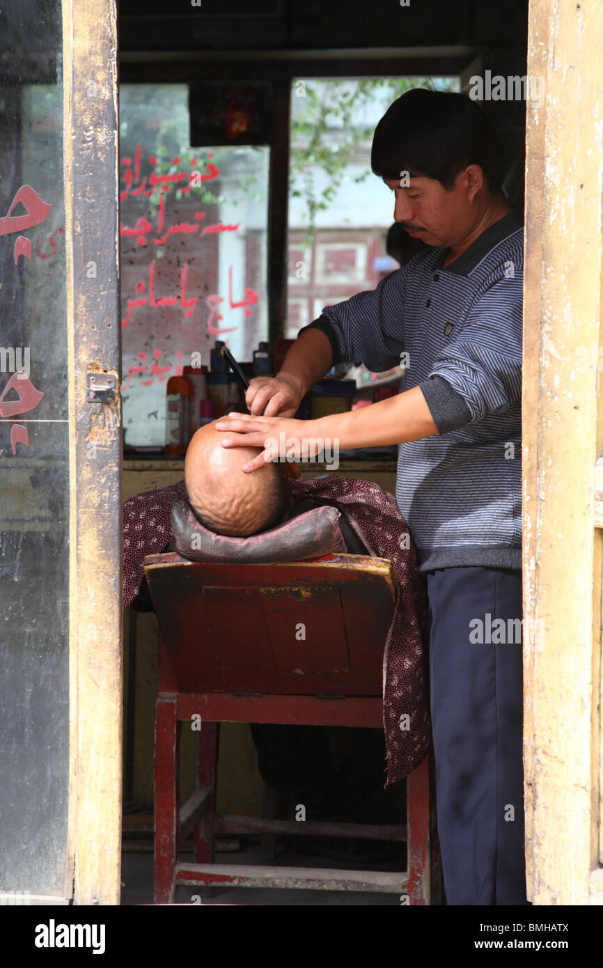 Barber shave hi-res stock photography and images - Alamy