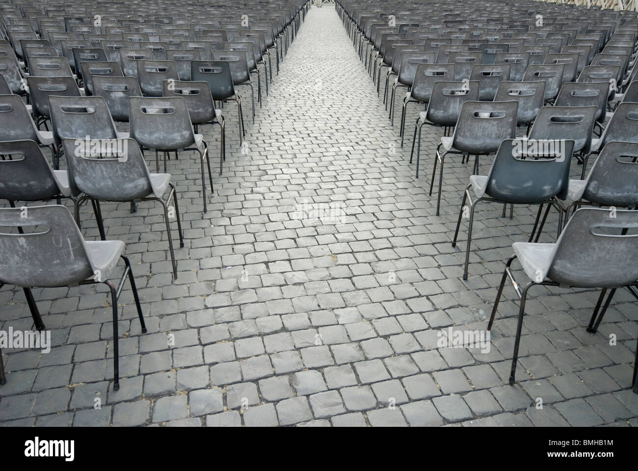 Empty seats in Saint Peters square await an audience Stock Photo - Alamy