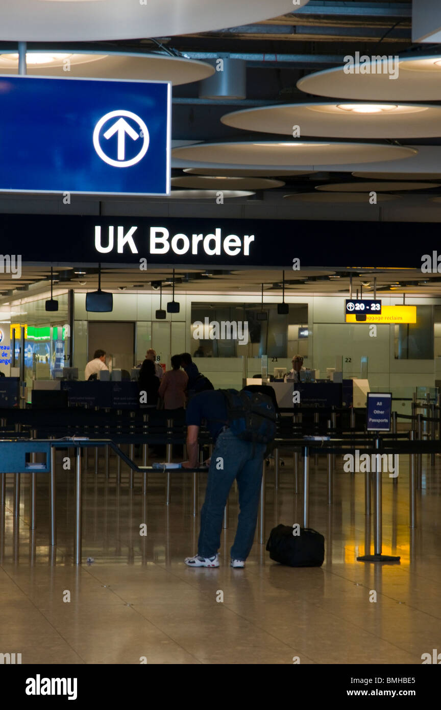 London Heathrow Airport Terminal 5 - UK Border Stock Photo - Alamy