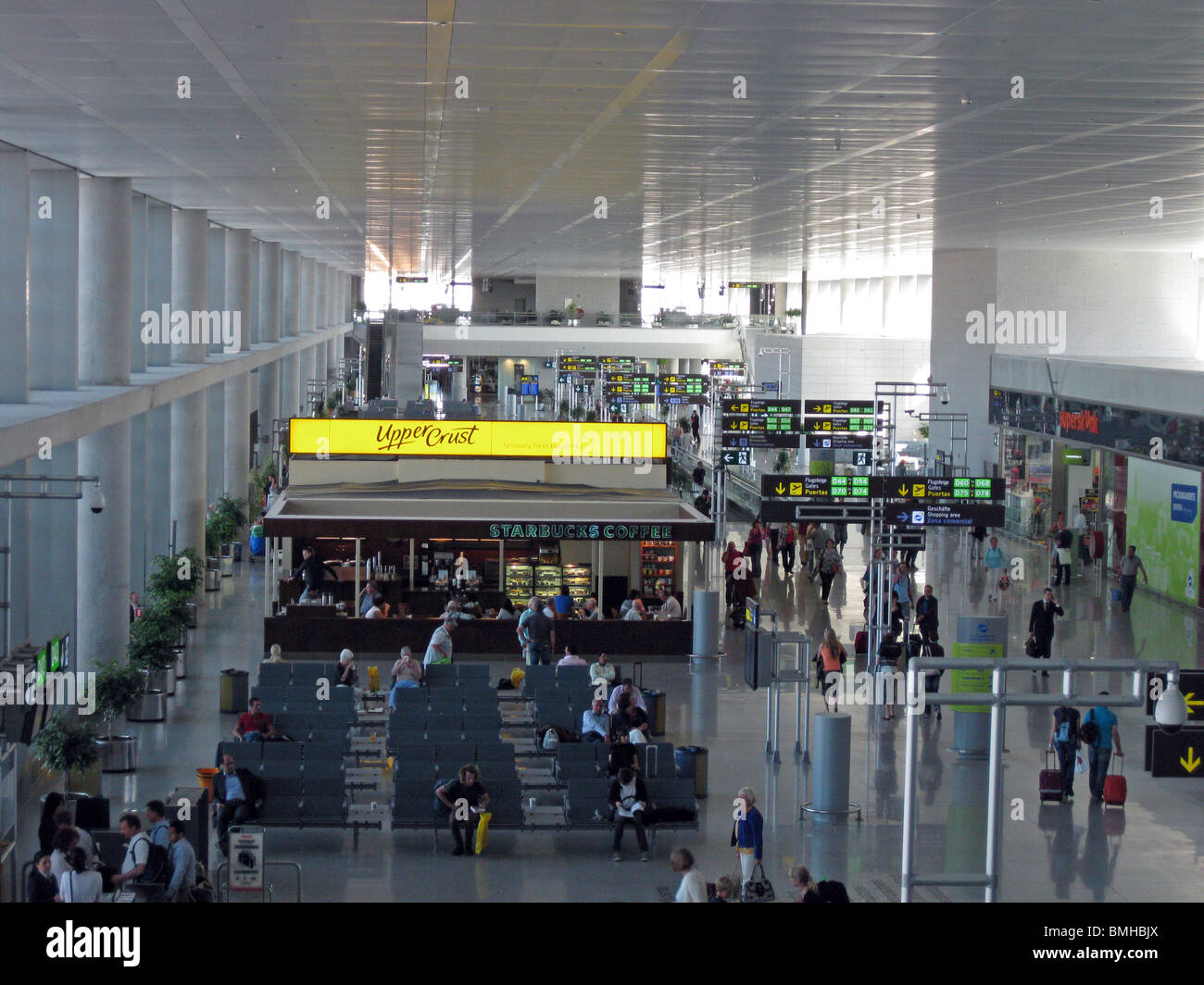Airside terminal hi-res stock photography and images - Alamy