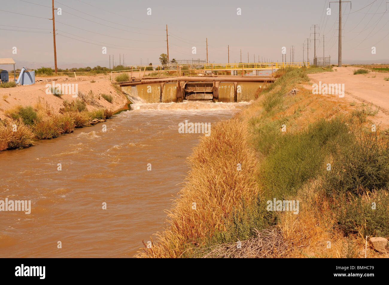 Irrigation channel farming hi-res stock photography and images - Alamy