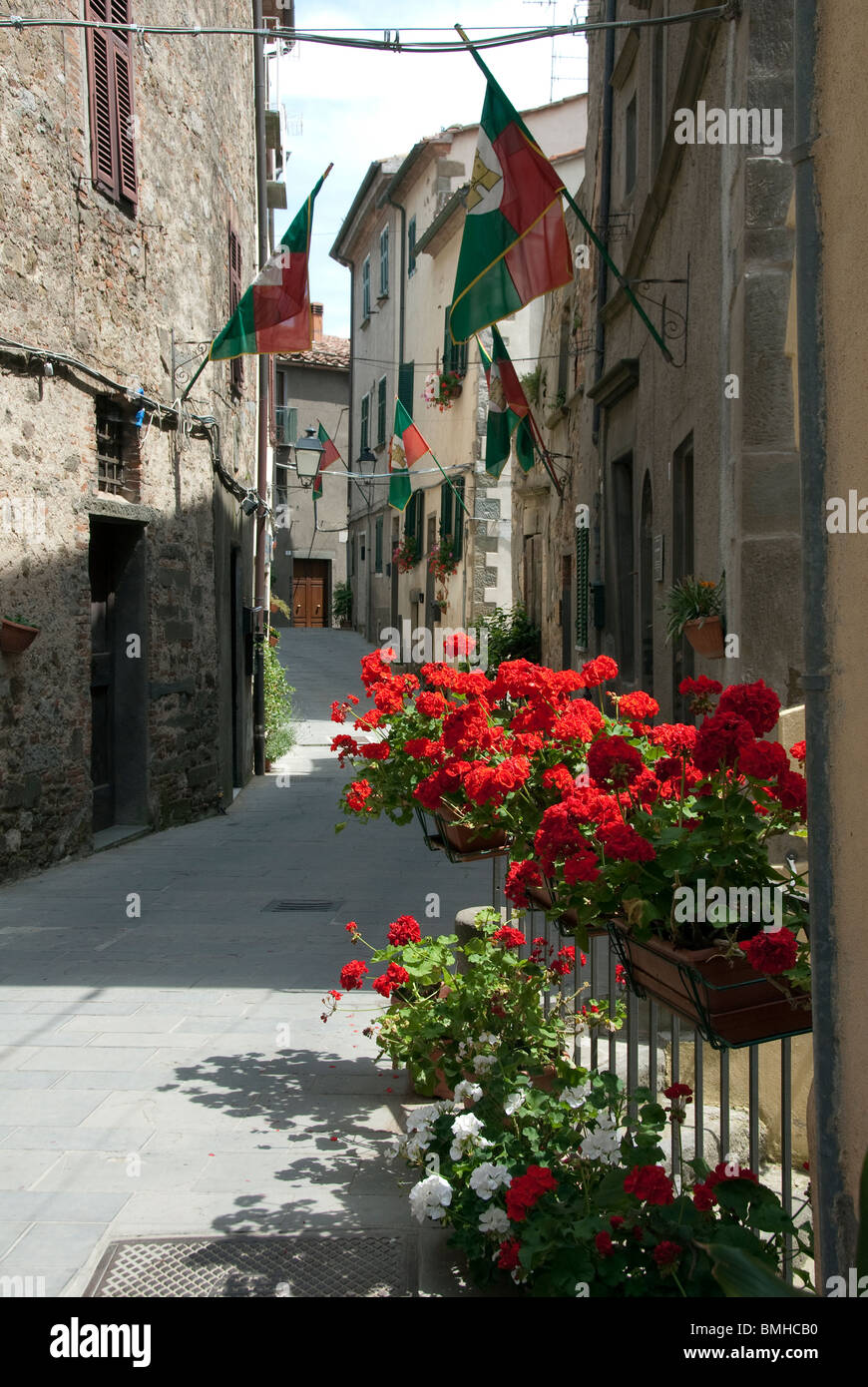 Narrow street in Scansano Tuscany Italy Stock Photo - Alamy