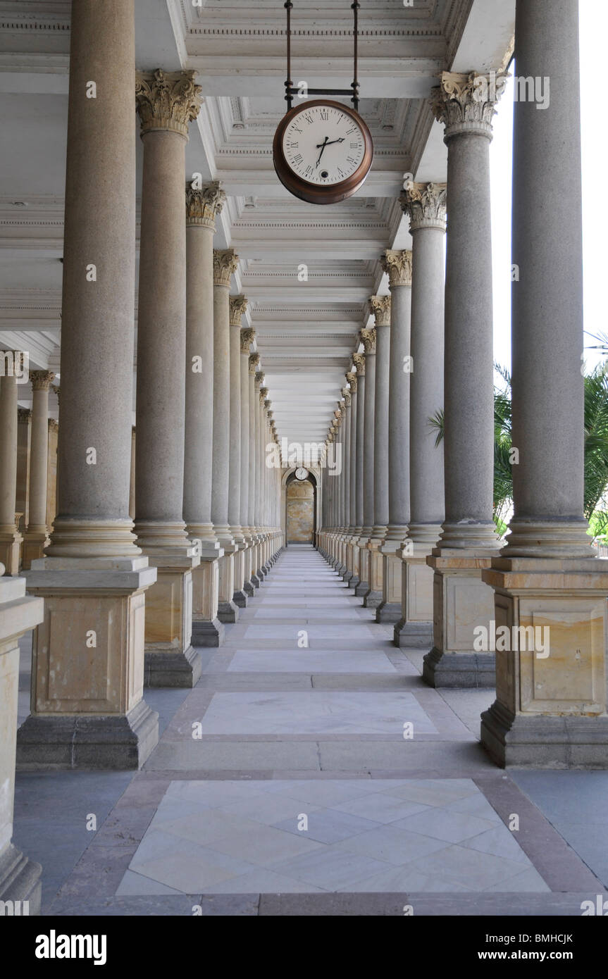 Colonnade renaissance architecture hi-res stock photography and images ...