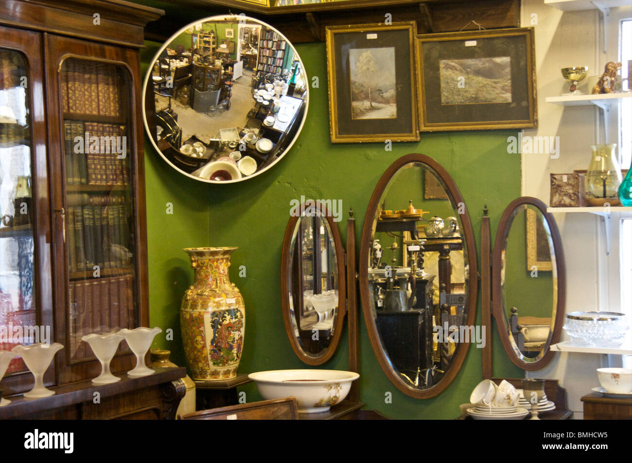 Antique shop interior hi-res stock photography and images - Alamy