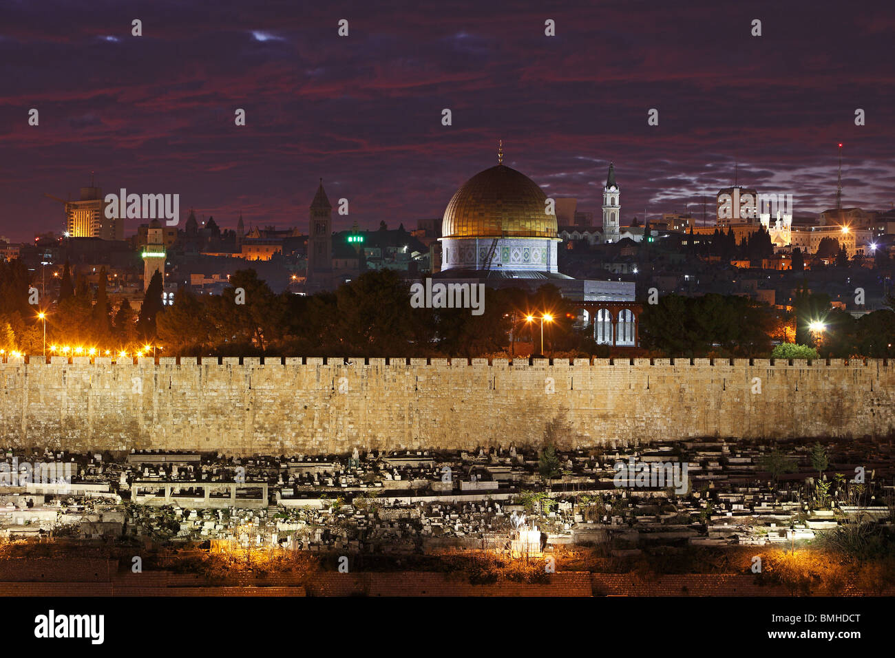 Eastern wall of the temple mount hi-res stock photography and images ...