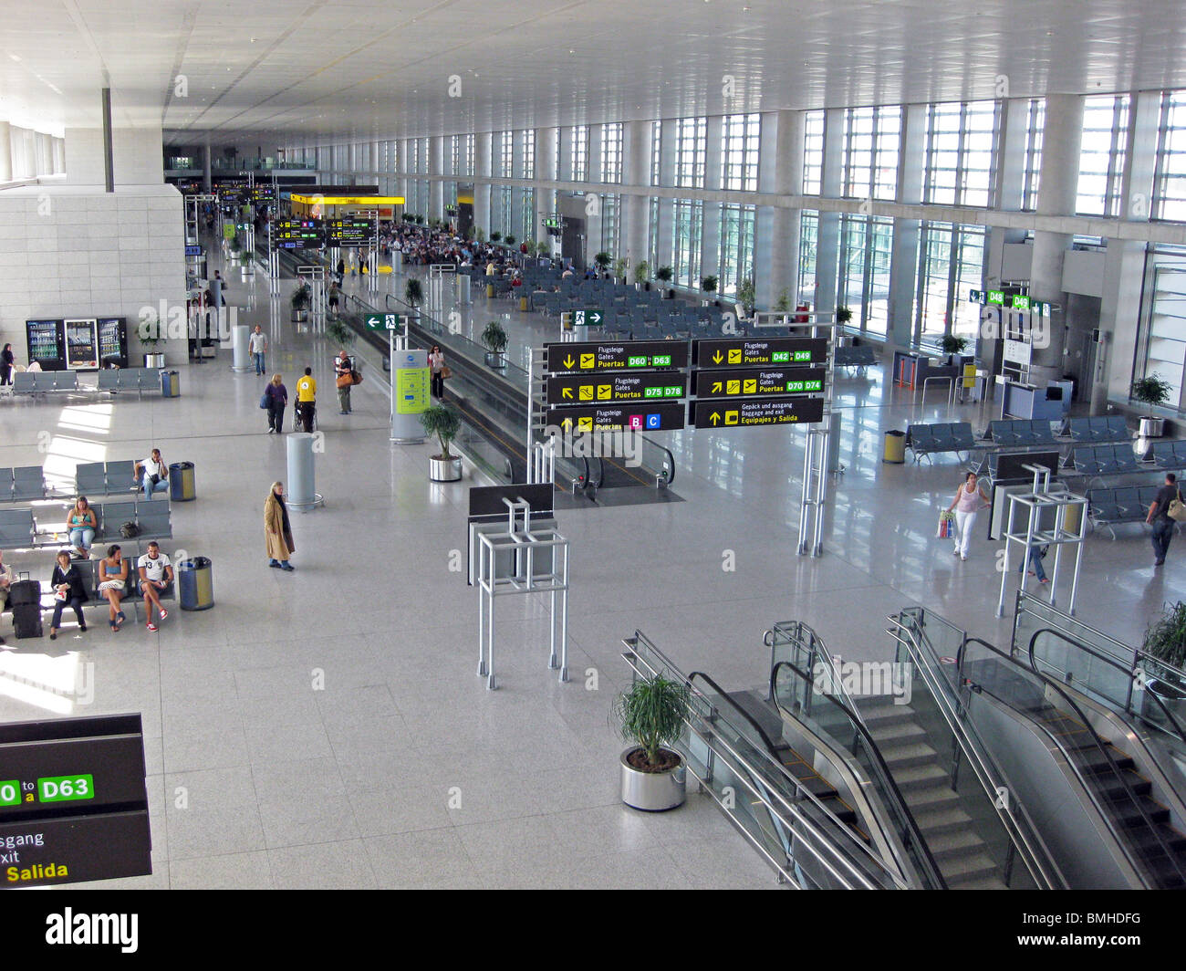 Travelators hi-res stock photography and images - Alamy