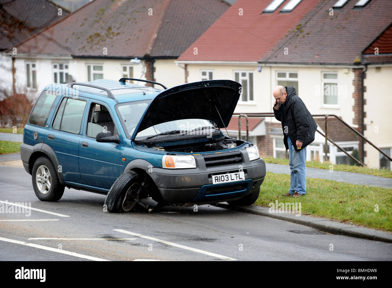 A man calls for help after a car crash Stock Photo - Alamy