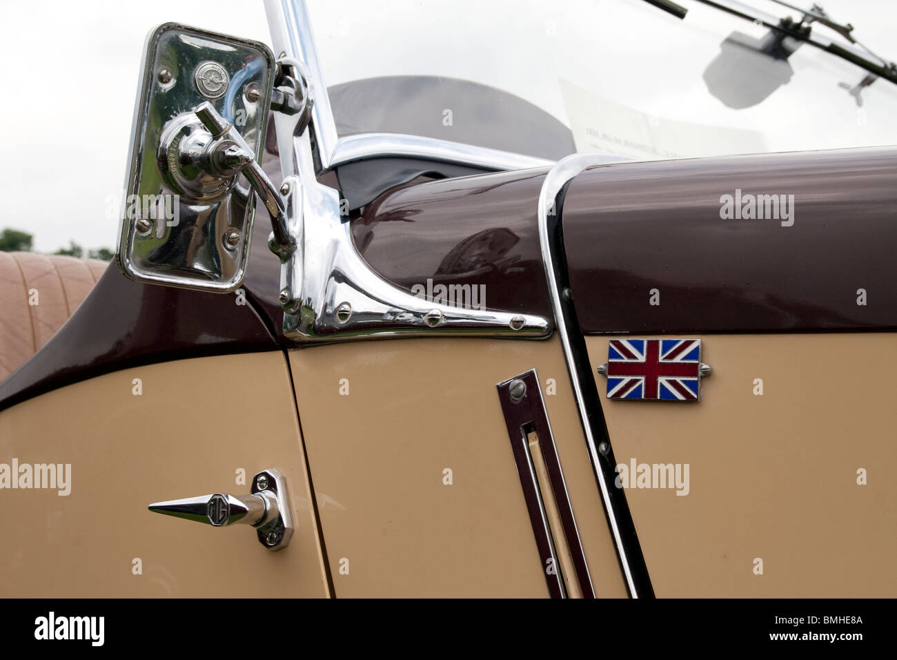 A classic car displaying the Union Jack flag Stock Photo - Alamy