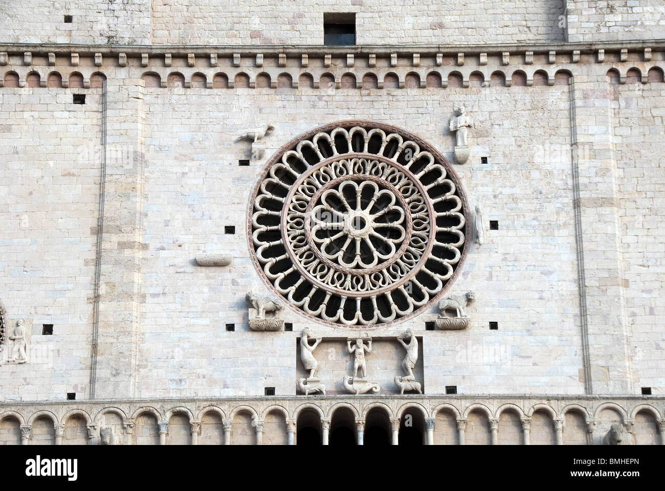 Romanesque rose window hi-res stock photography and images - Alamy