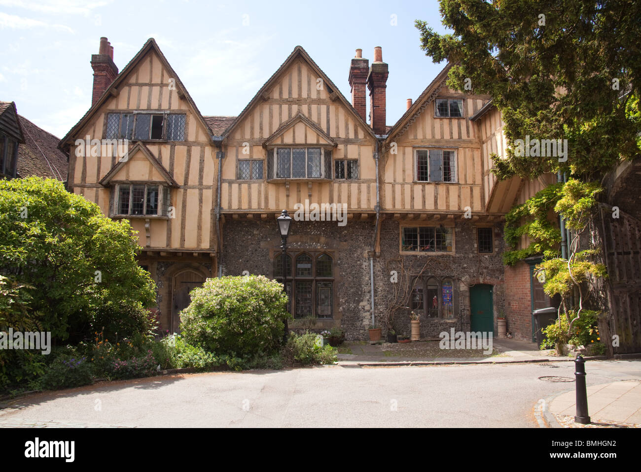 Timber framed gatehouse hi-res stock photography and images - Alamy