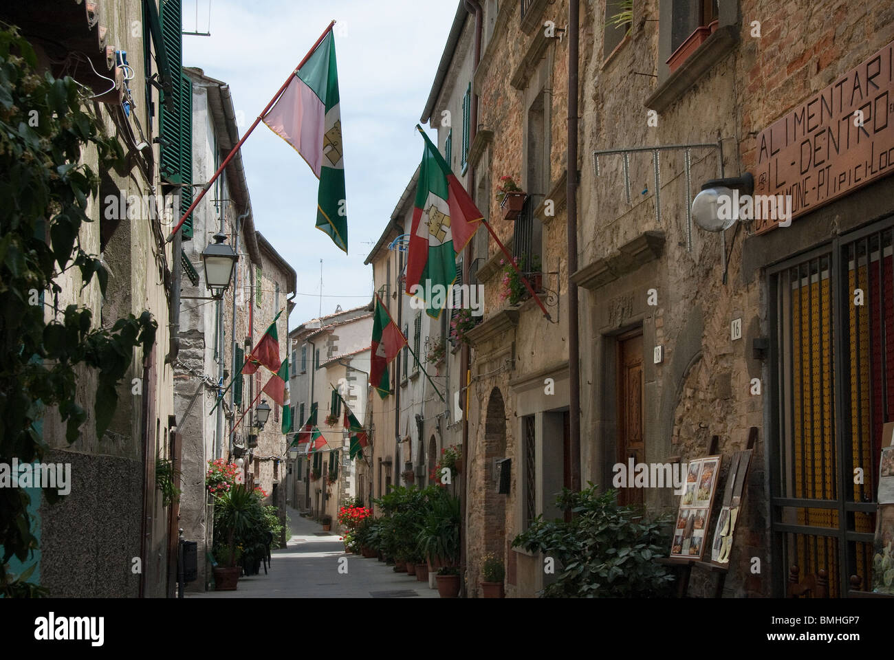 Narrow street in Scansano Tuscany Italy Stock Photo - Alamy
