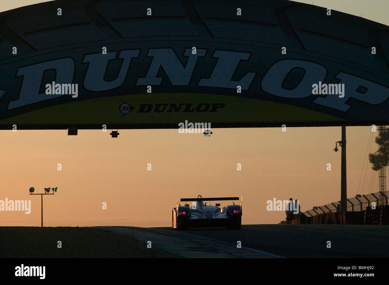 Audi R8 passing under the Dunlop Bridge at dawn 2004 Le Mans 24 hour ...