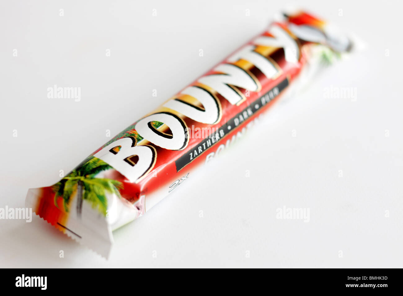 Bounty Dark Chocolate Coconut Bar Stock Photo - Alamy