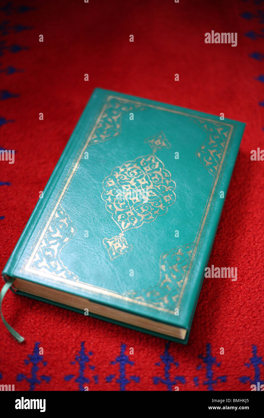 Blue quran hi-res stock photography and images - Alamy